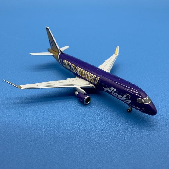 Horizon Air Embraer E175LR "Go Dawgs" Die-Cast Model
